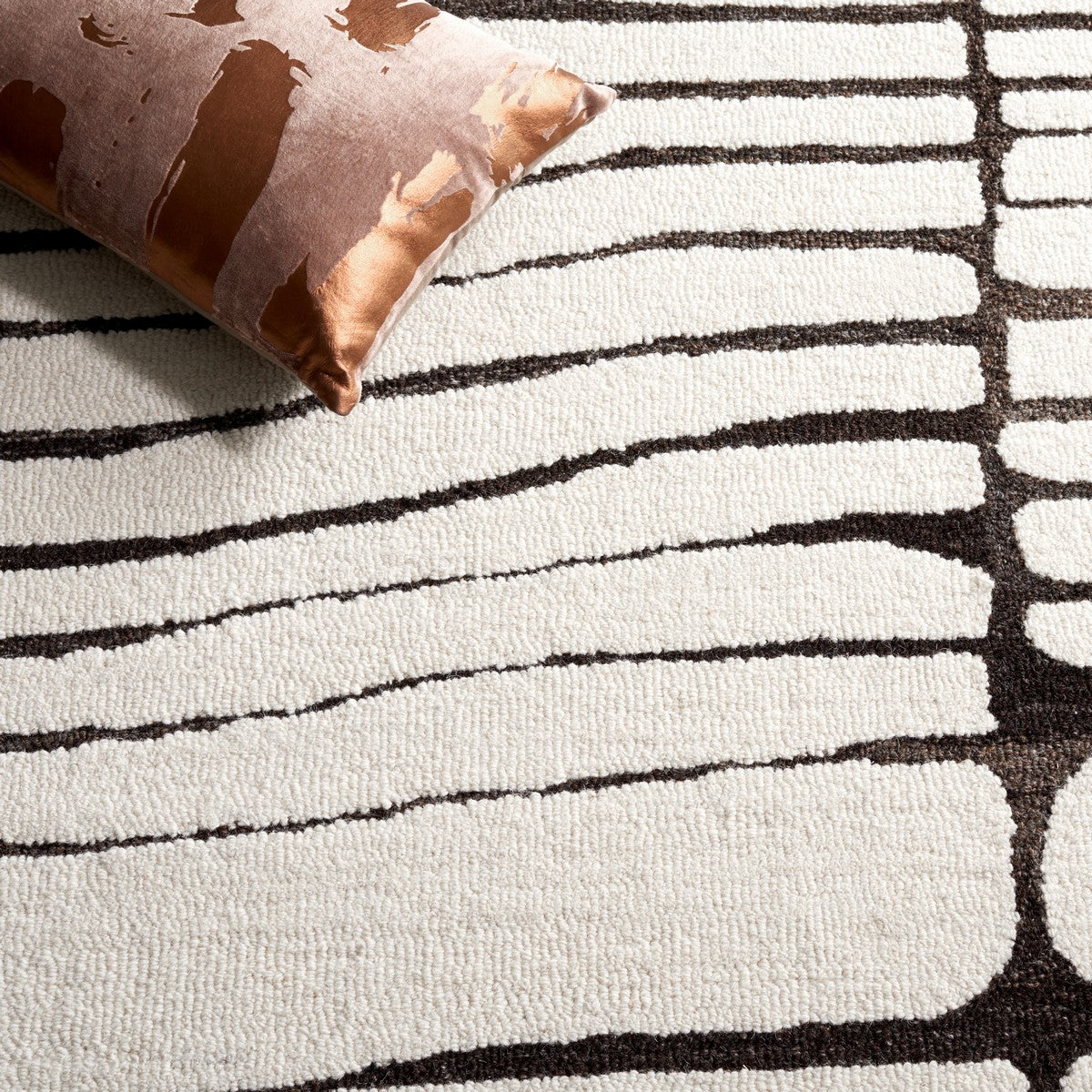 Ebony Hand Tufted Modern Rug – Luxurious Wool Blend, Stylish Design fo